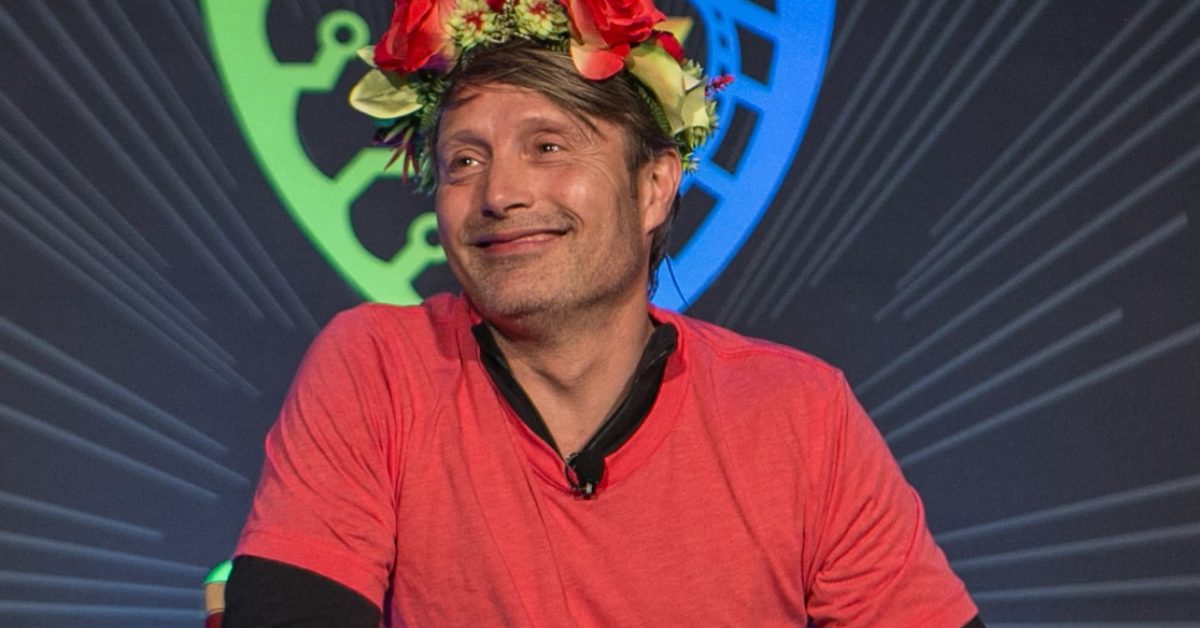 Mads Mikkelsen Wore a Fannibal Flower Crown at Silicon Valley Comic Con