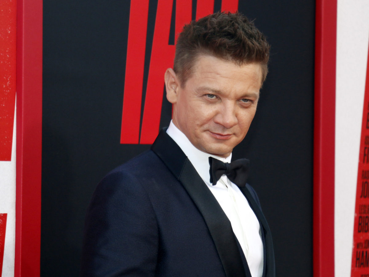 Jeremy Renner 2018 Jeremy Renner 'fell Asleep' On 'Mayor Of Kingstown'