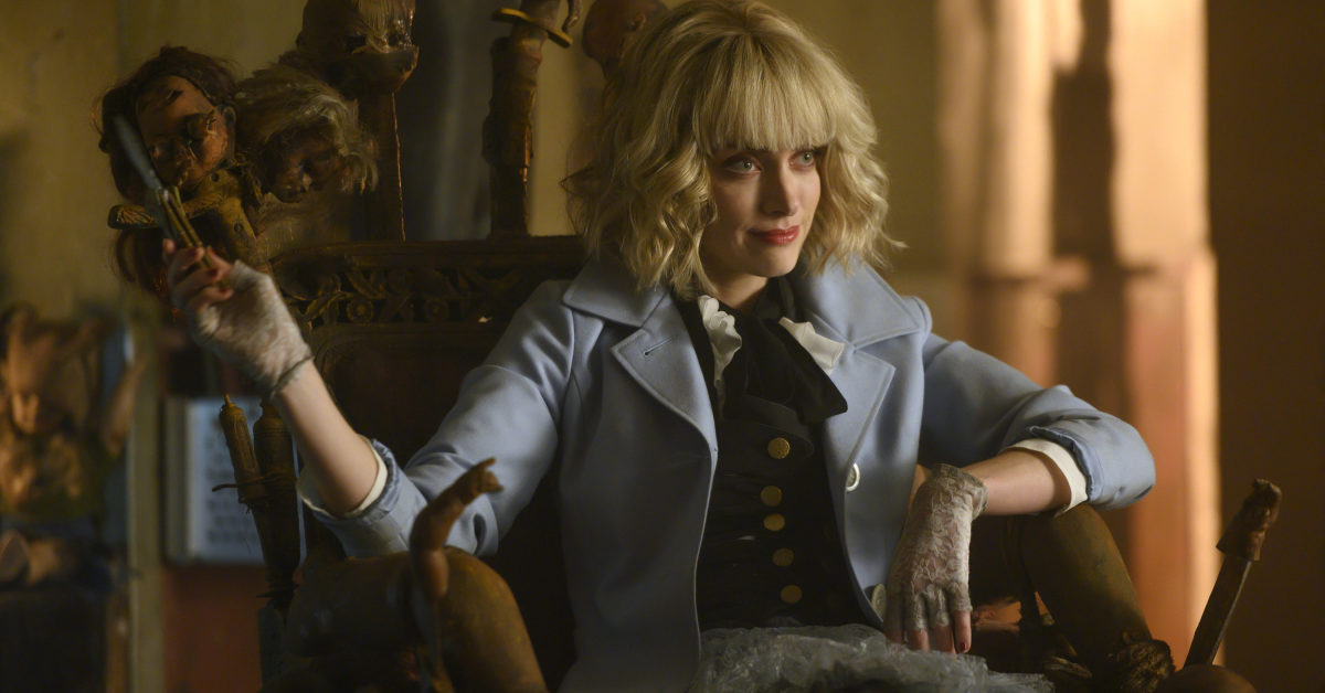 "Batwoman": Alice is "Curious" About Gotham's New Protector [PREVIEW]