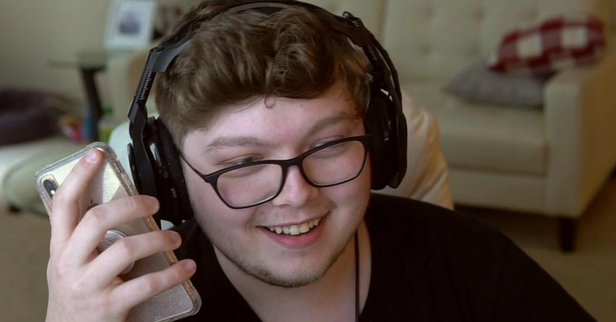 Watch A Pro "Fortnite" Player Pay Off His Mom's Student Loan Debt