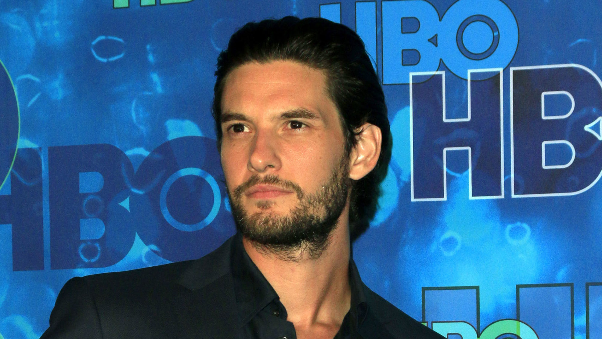 Shadow and Bone Star Ben Barnes Discusses Netflix's Approach to Novels