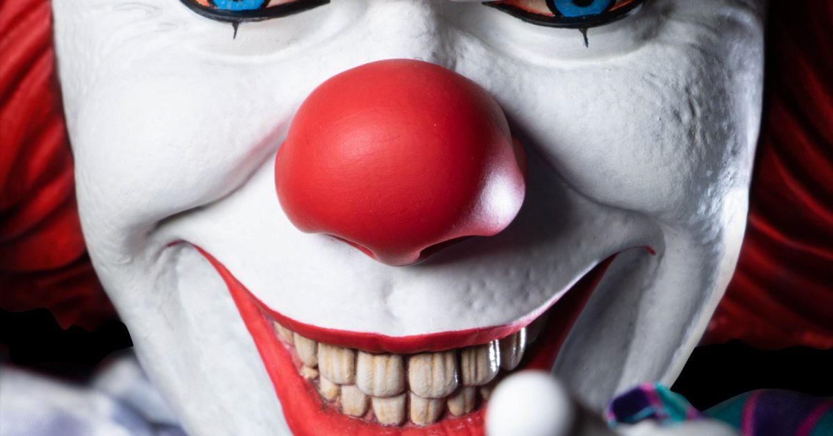 Pennywise Returns From 1990 With Mezco Toyz Newest MDS IT Doll
