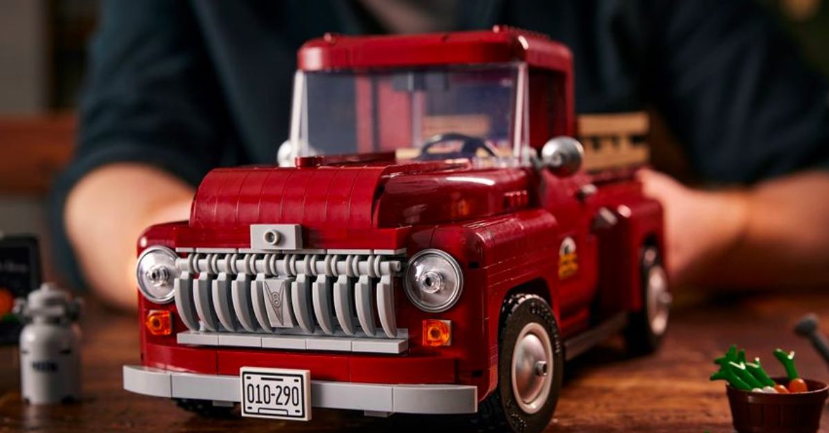 Travel Back To the 1950s With LEGO’s New Pickup Truck Set