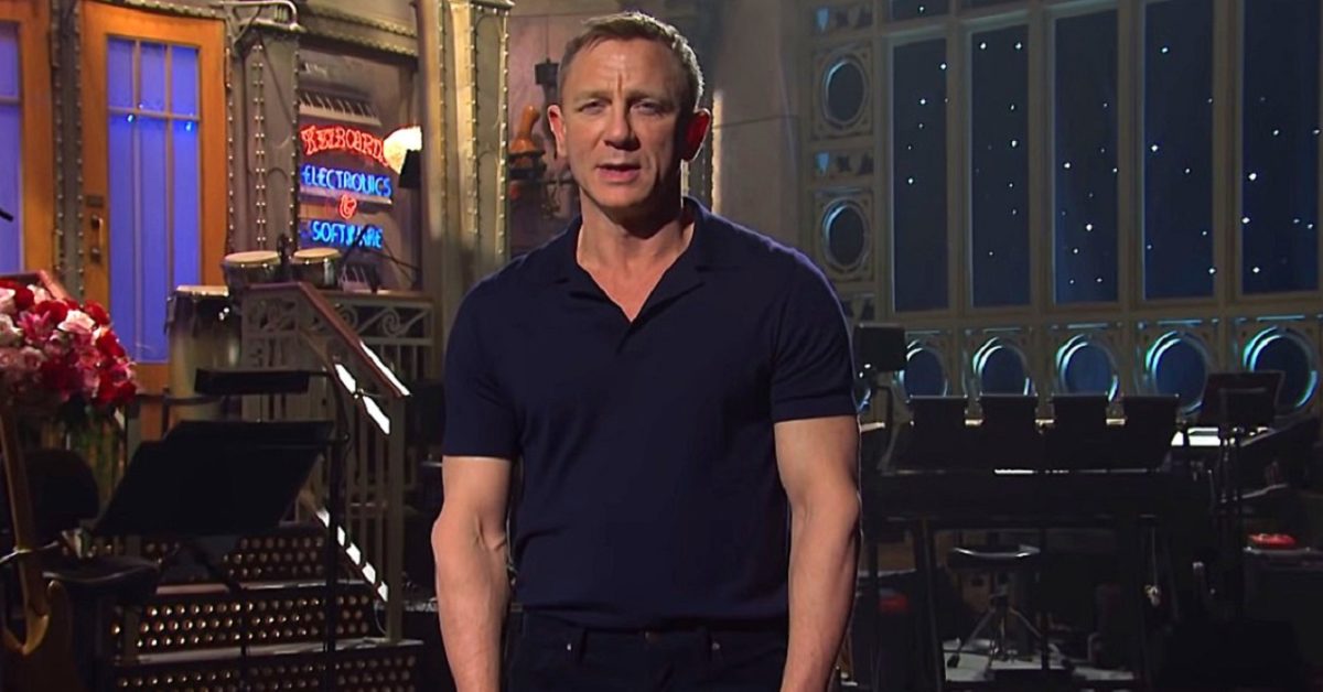 Saturday Night Live: Daniel Craig Just Learned He's Social Media Icon