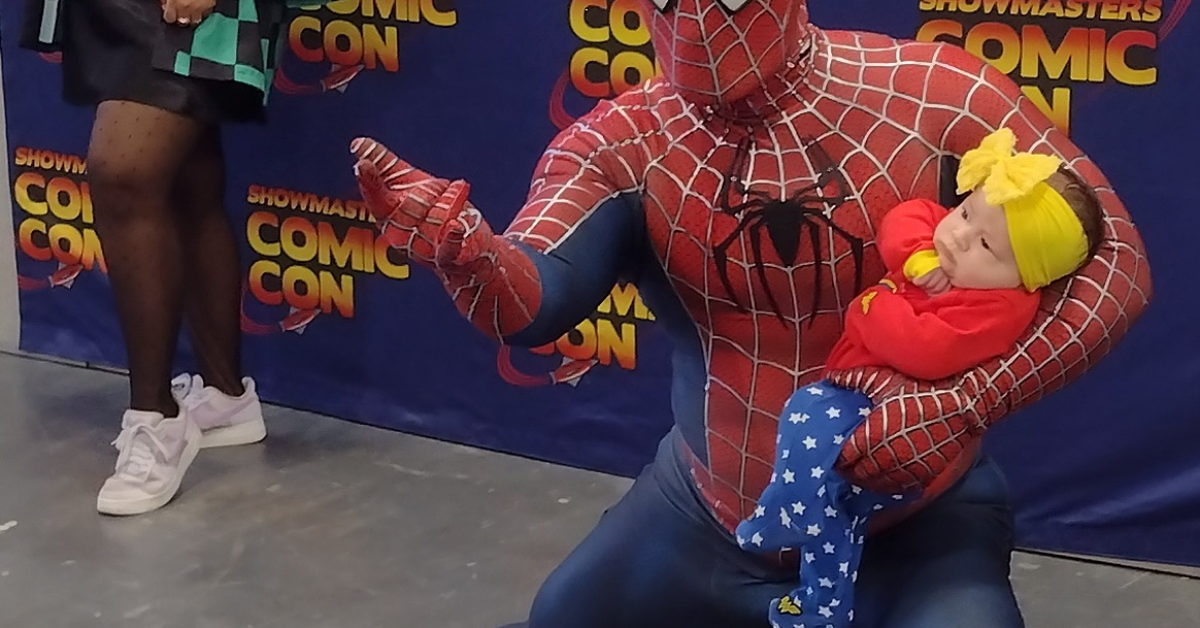 Spider-Dad & Wonder Baby - Cosplay & Video From LSCC 2022