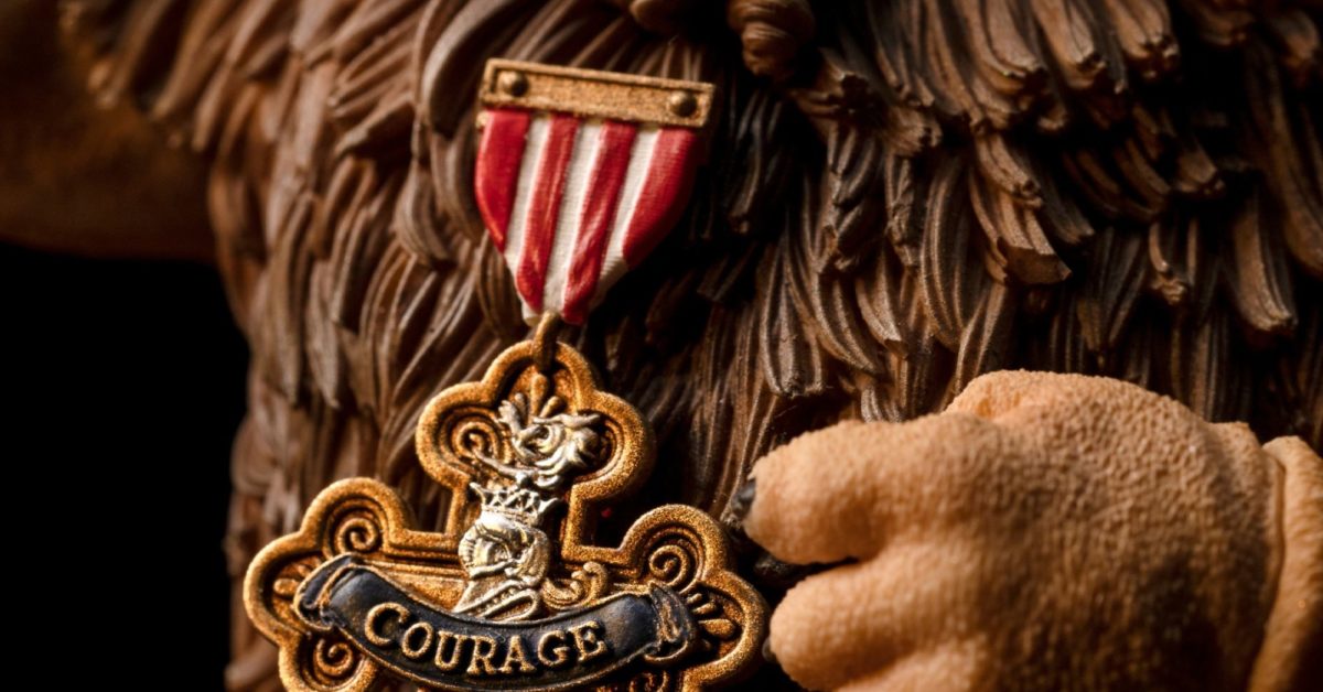 The Wizard of Oz Cowardly Lion Looks for Courage with Iron Studios