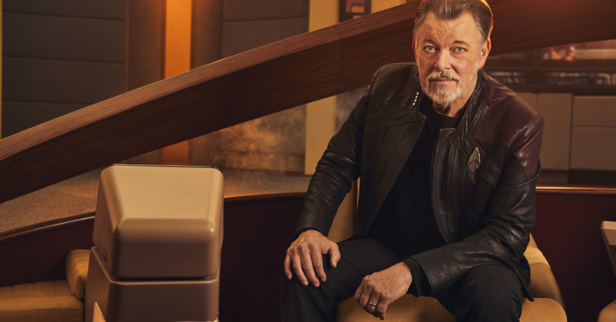 Star Trek: Jonathan Frakes Talks SNW/Lower Decks Crossover & More