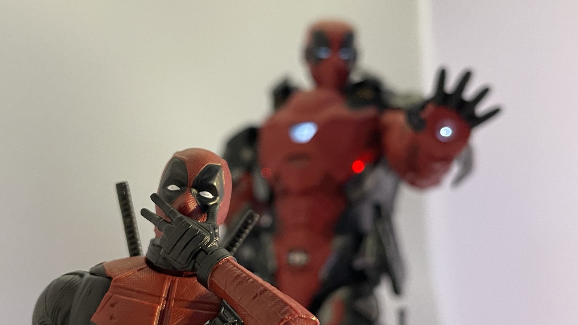 Merc with a Metal Suit: Deadpool Becomes Iron Man with Hot Toys