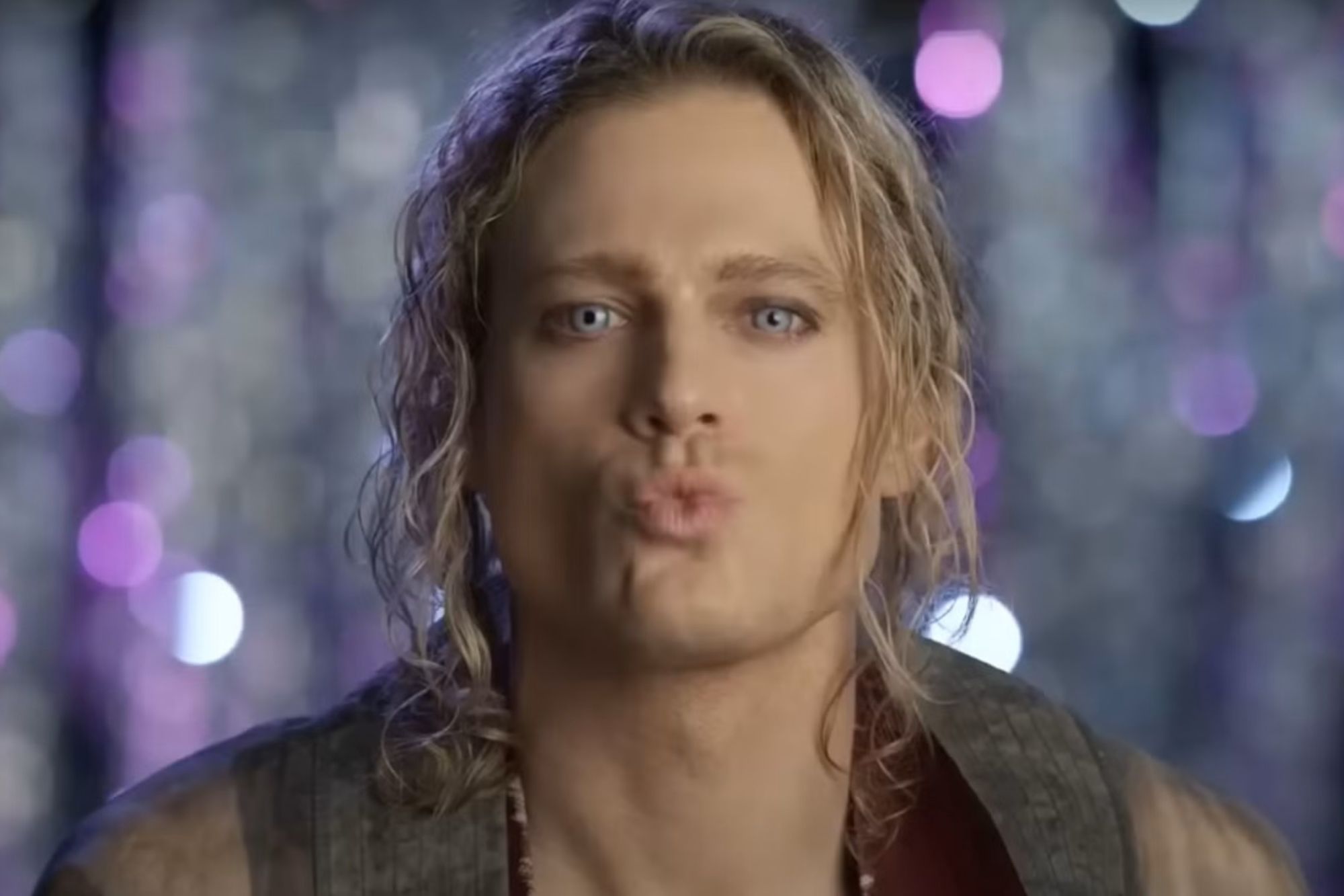 Interview with the Vampire S03: Sam Reid on Rockstar Lestat & More