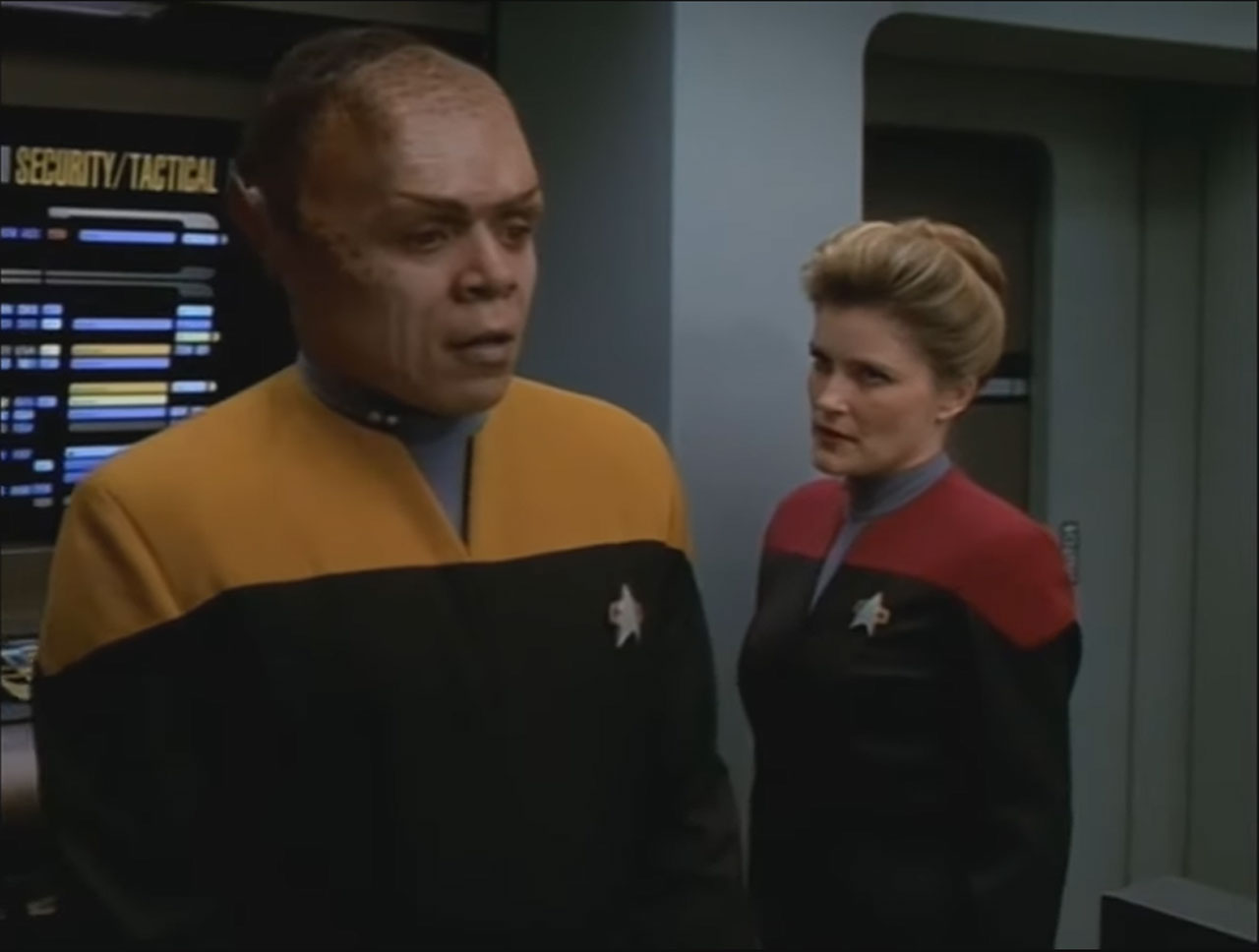 Voyager: Mulgrew & Russ Discuss Janeway's "Easy Choice" to Kill Tuvix