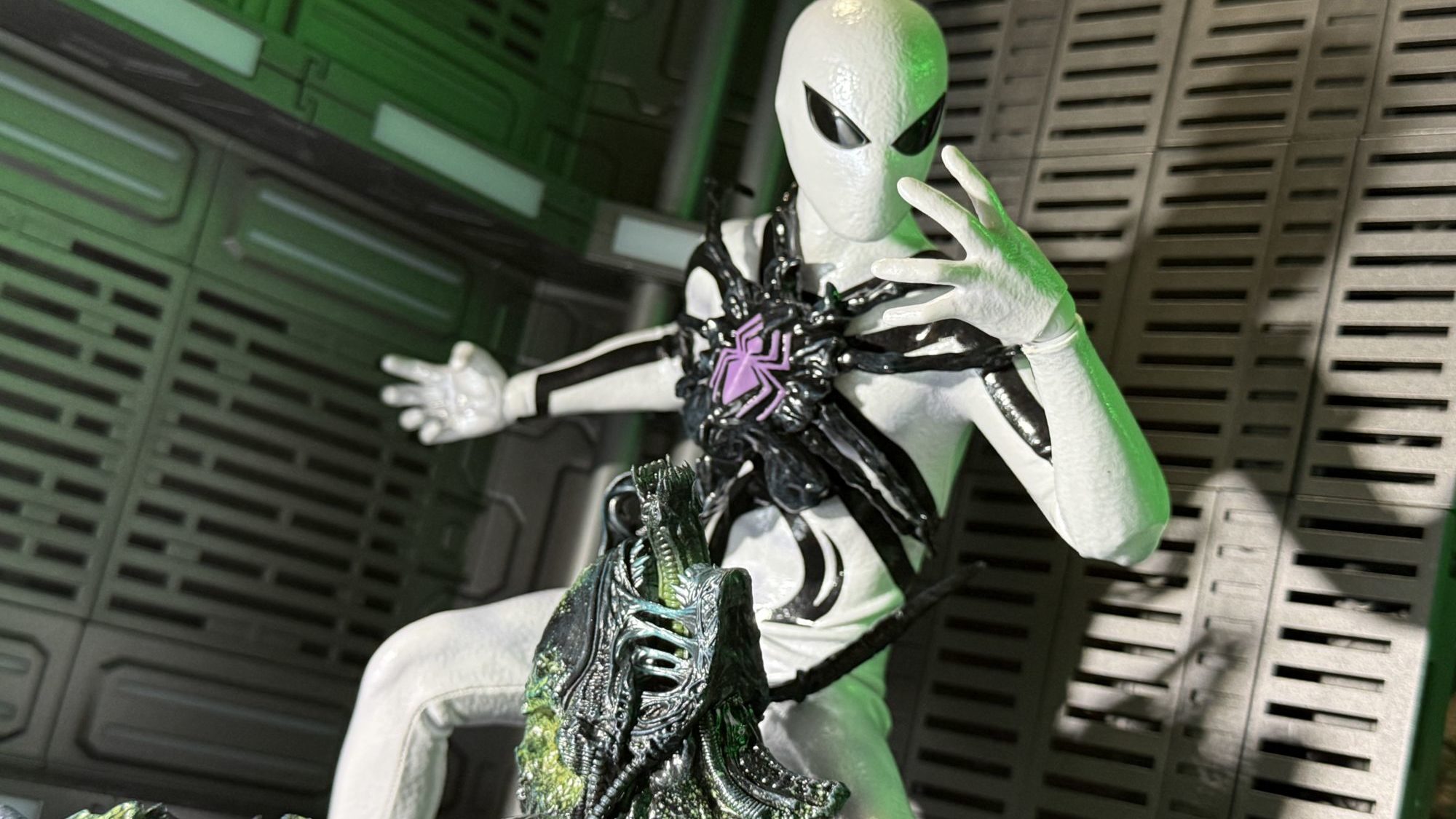 Spider-Man Gets a Xenomorph Upgrade with Hot Toys Aliens vs. Avengers